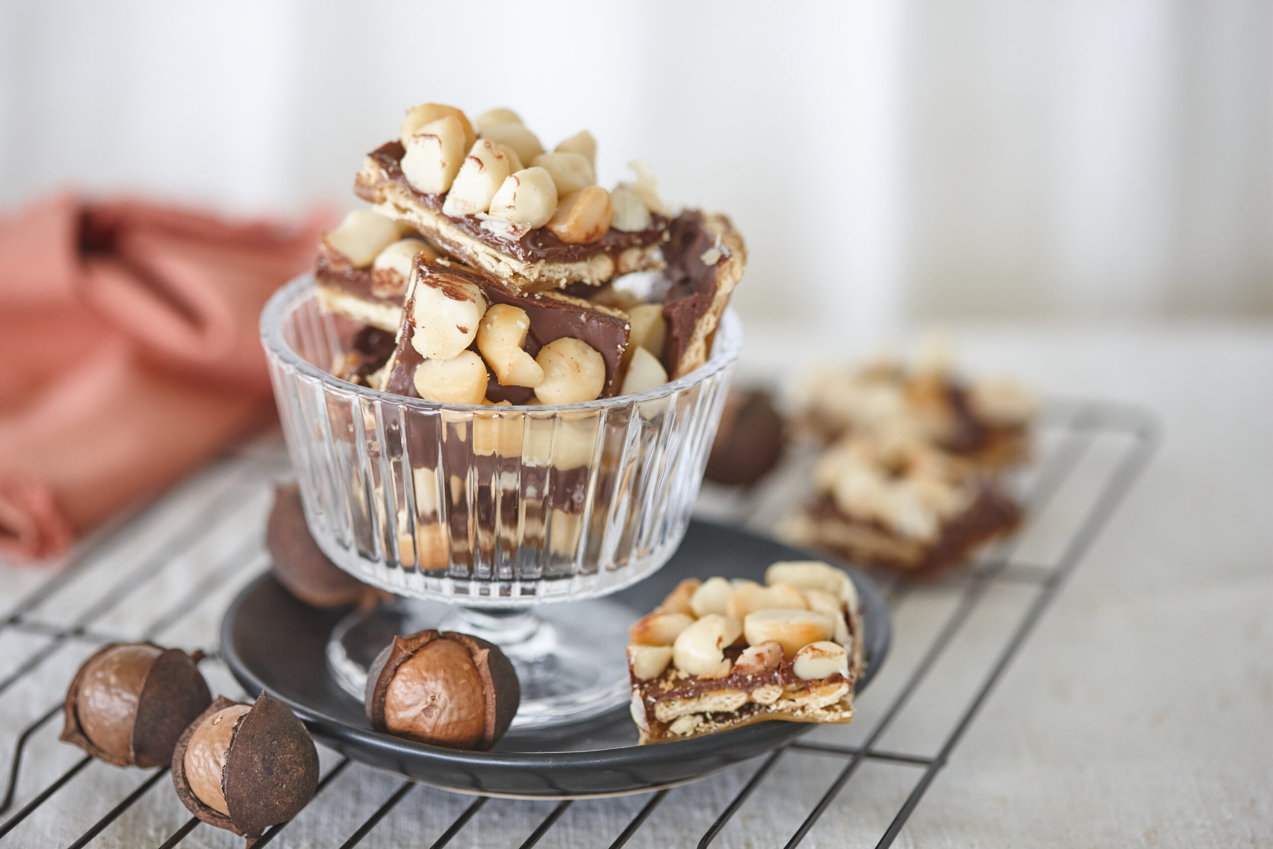Macadamia toffee crack - Australian Macadamias